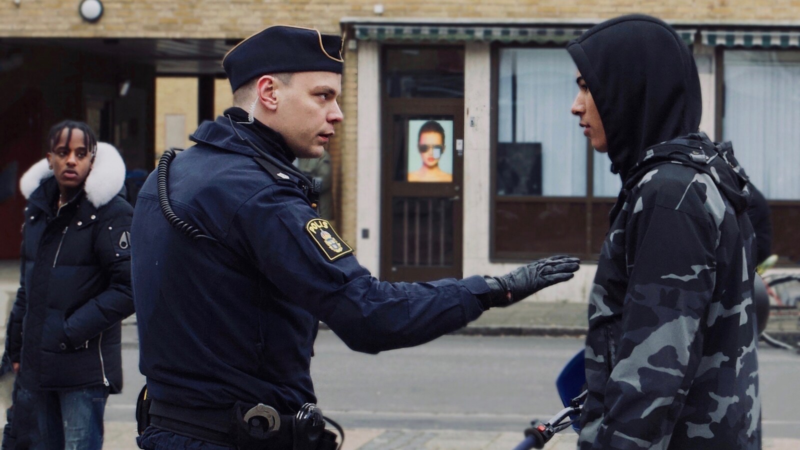 Thin Blue Line - Seizoen 2 - Episode 3 - tv-series online - Viaplay