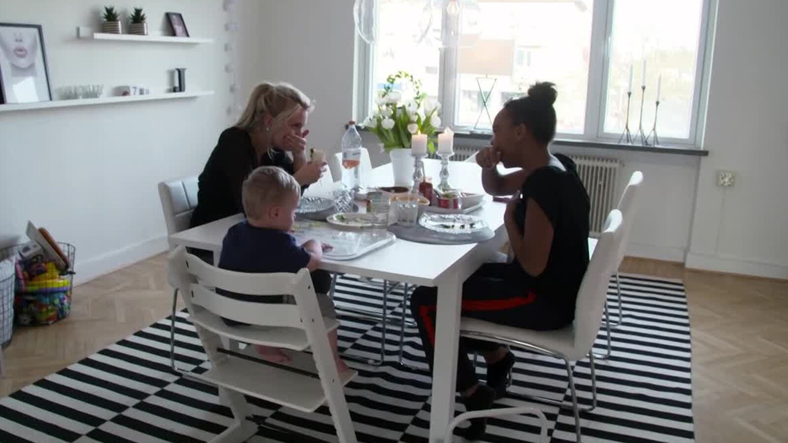 Unga Mammor - Säsong 2 - Avsnitt 11 - TV-serier online - Viaplay