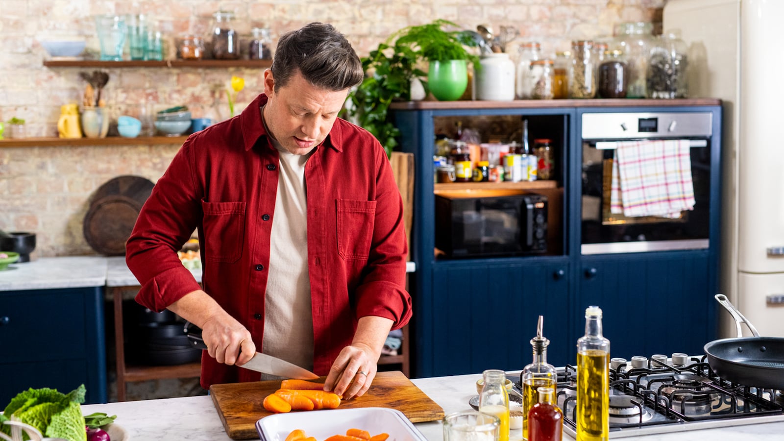 Jamie Oliver: Cooking For Less - Sæson 1 - Afsnit 6 - Viaplay Jamie Oliver: Cooking For Less - Sæson 1 - Afsnit 6 - Viaplay
